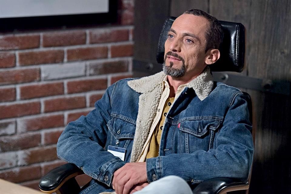 Carlos Valencia Actor 60 Photos - Moonagedaydream.film