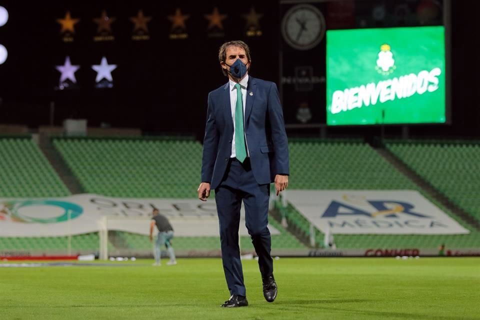 cancha.com --- Se mantendrá Almada como DT santista