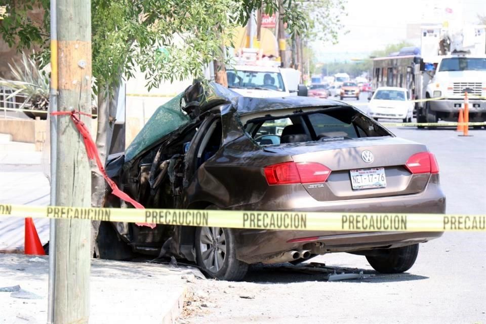 Muere Tras Estrellarse Contra Poste En Escobedo