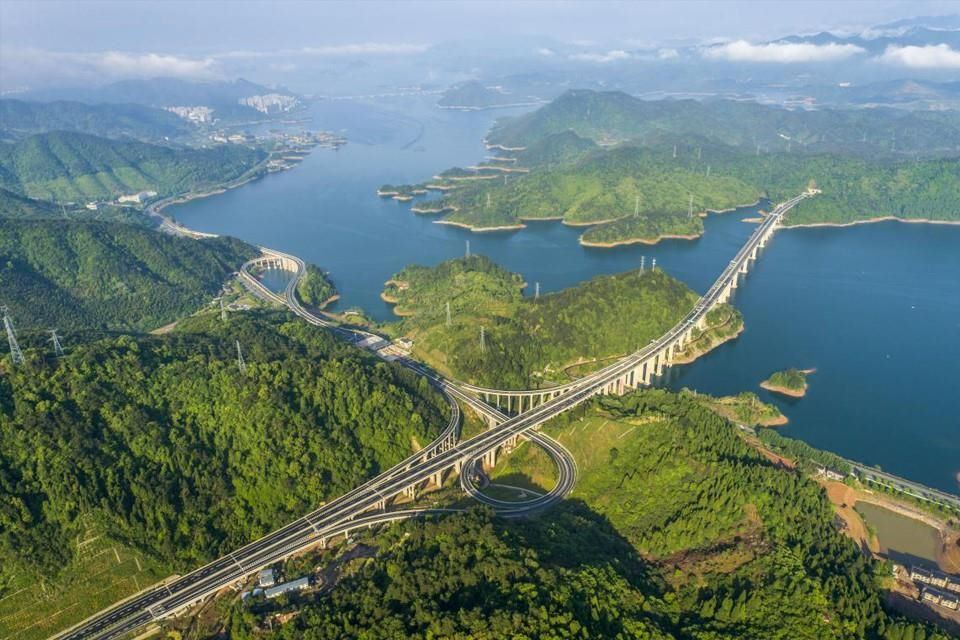 Construyen en China nuevas autopistas