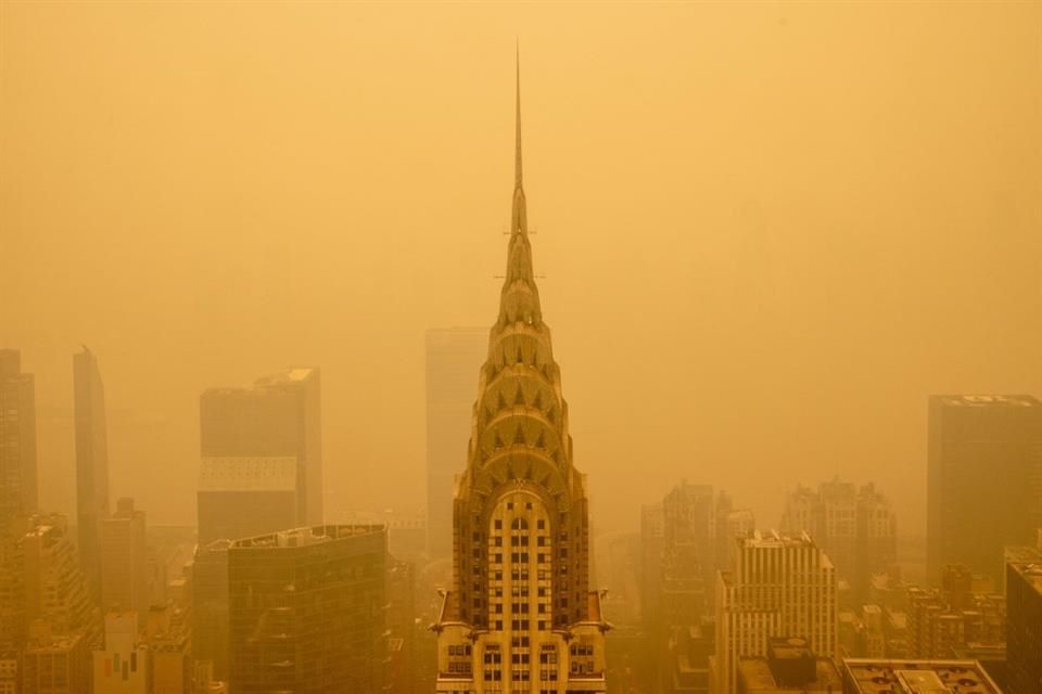 Se Tiñe Nueva York De Naranja Por Incendios