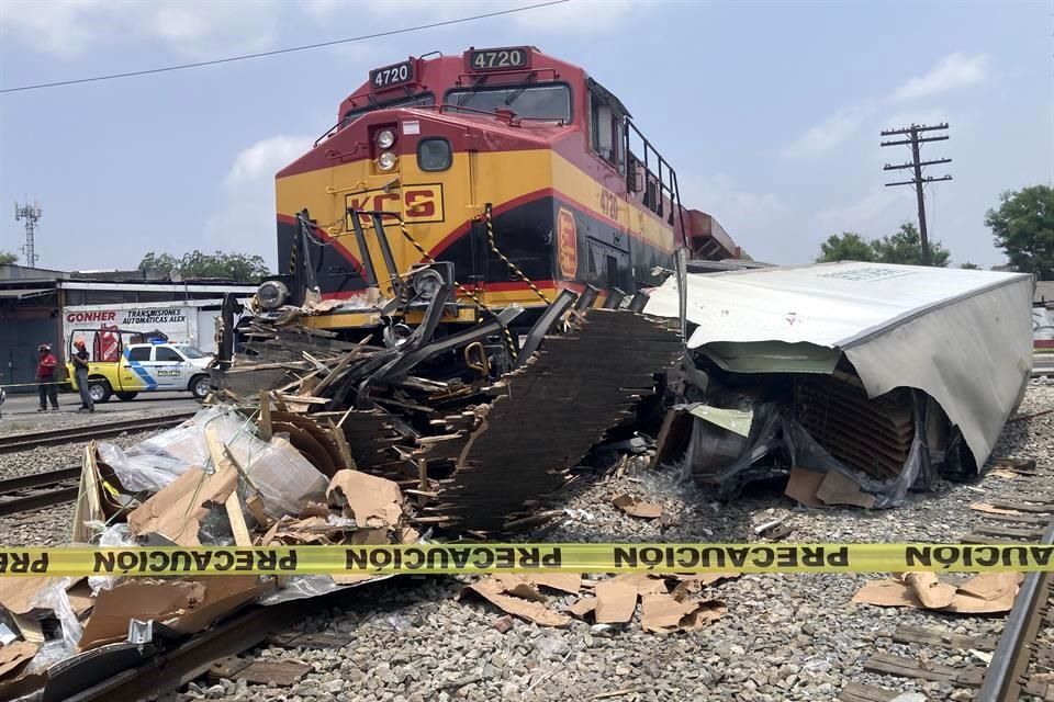 Deja Trenazo Tráiler Partido En Dos
