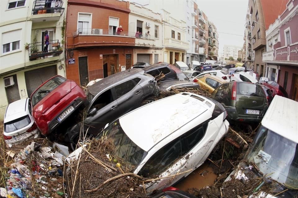 Inundaciones dejan decenas de muertos en Valencia