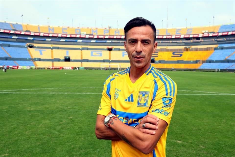 La Entrevista con Lucas Lobos