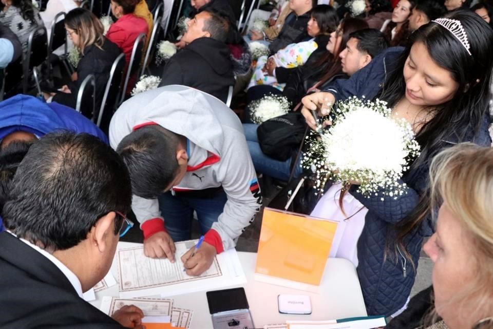Dan el 'sí, acepto' en boda colectiva