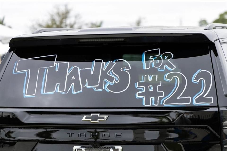 Logotipo De La Escuela Secundaria Mcneil McNeilus Logo PNG Vector