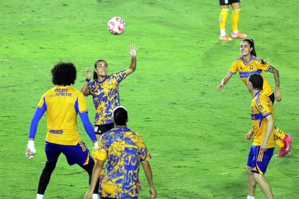 Acuden 13 mil a práctica de Tigres y Amazonas