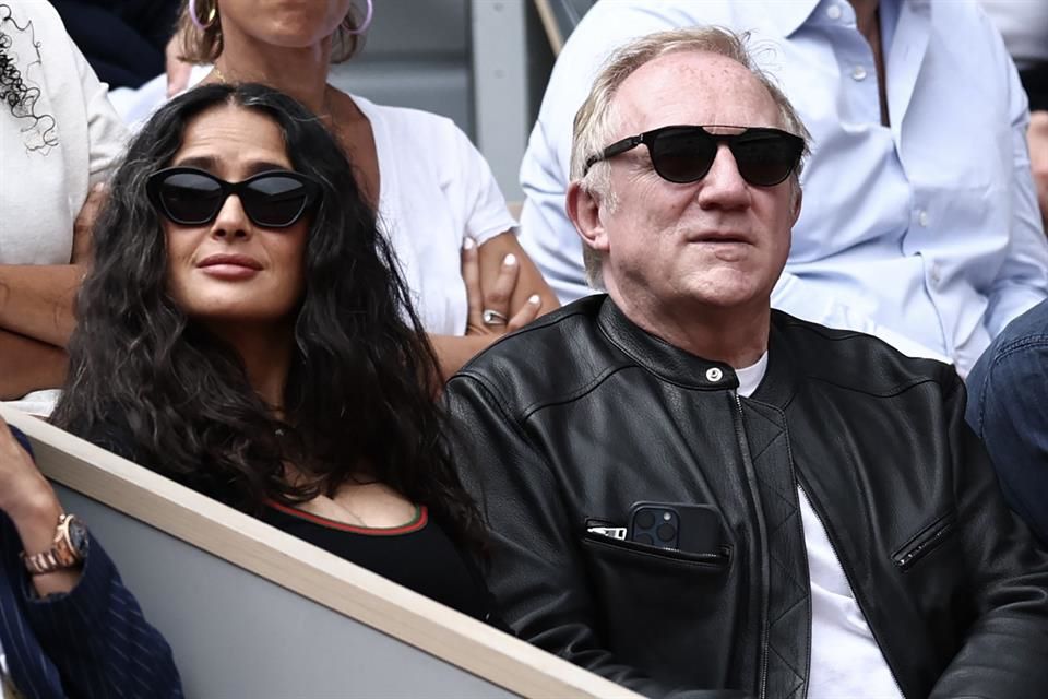Presume Salma Hayek belleza natural en Abierto de Francia