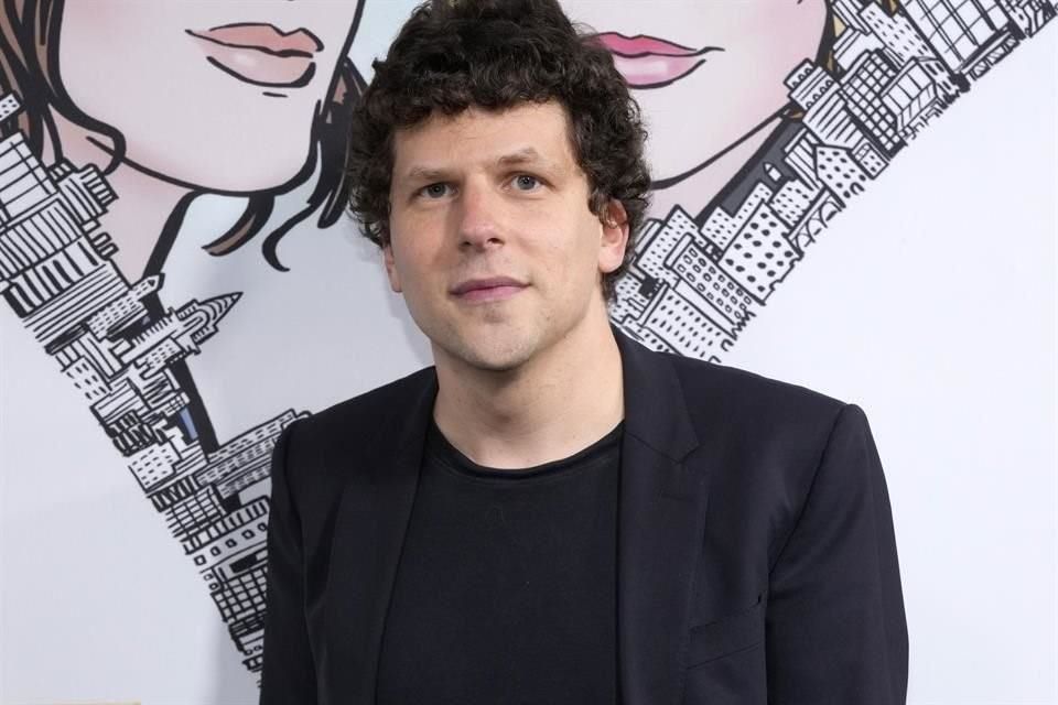 Rendirá Festival de Karlovy Vary homenaje a Jesse Eisenberg